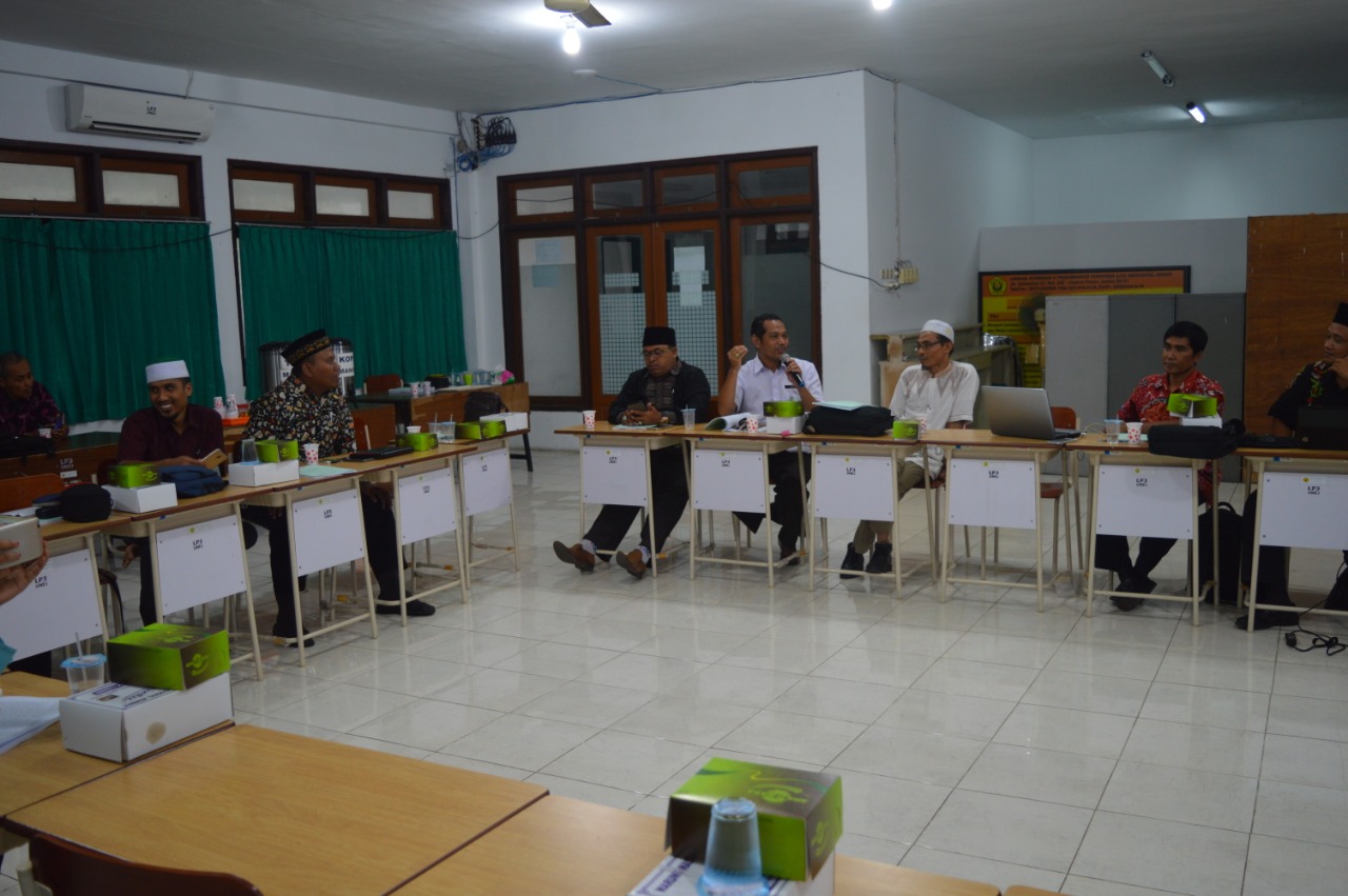 Focus Group Discussion ( FGD ) Penyempurnaan Naskah Akademik tentang ...